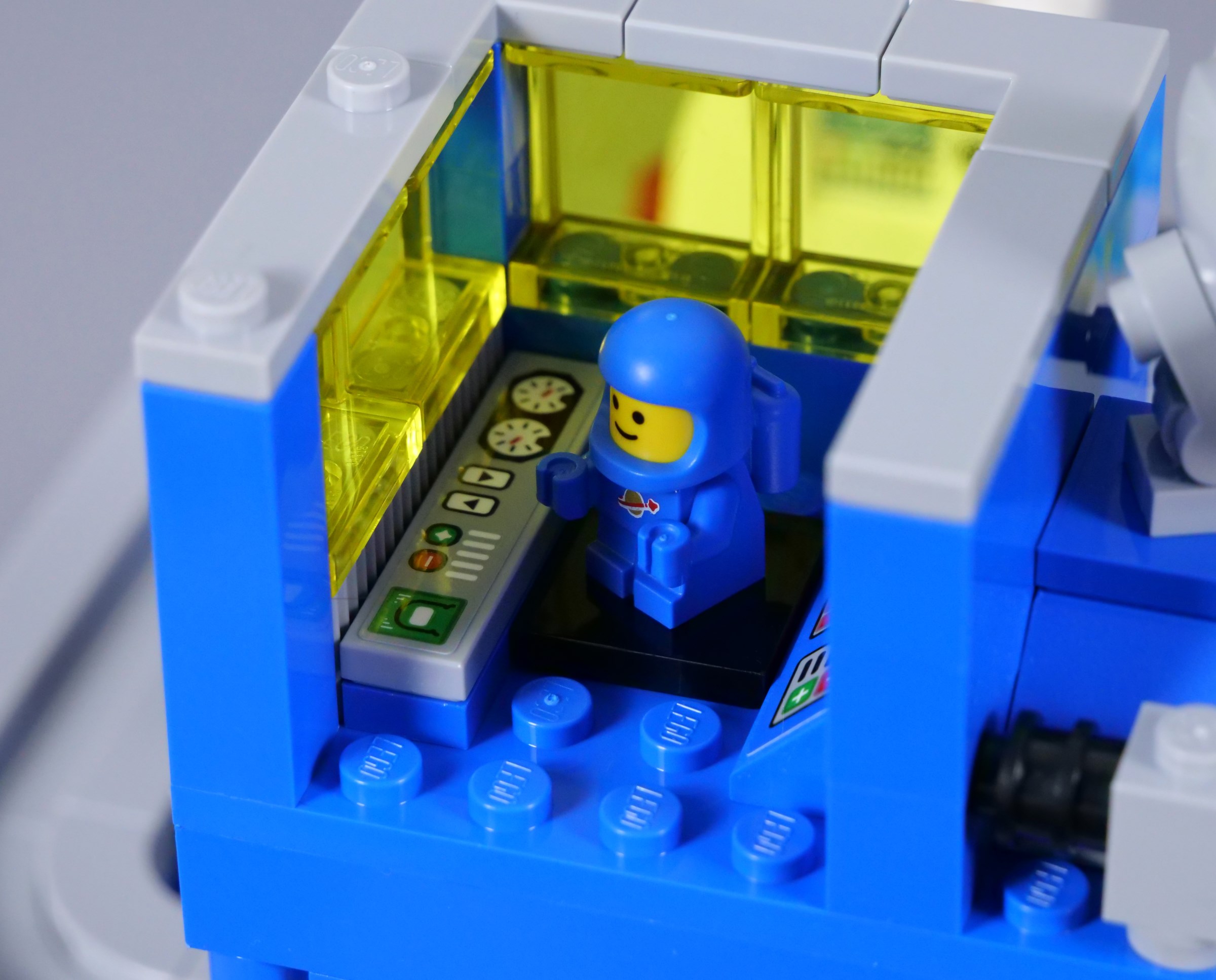 LEGO Ideas 40786 Micro Command Centre review | Brickset